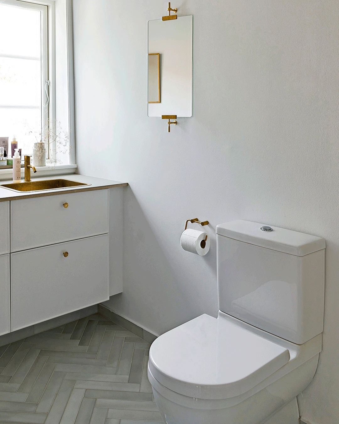 Sådan fjerner du gule belægninger fra toilettet