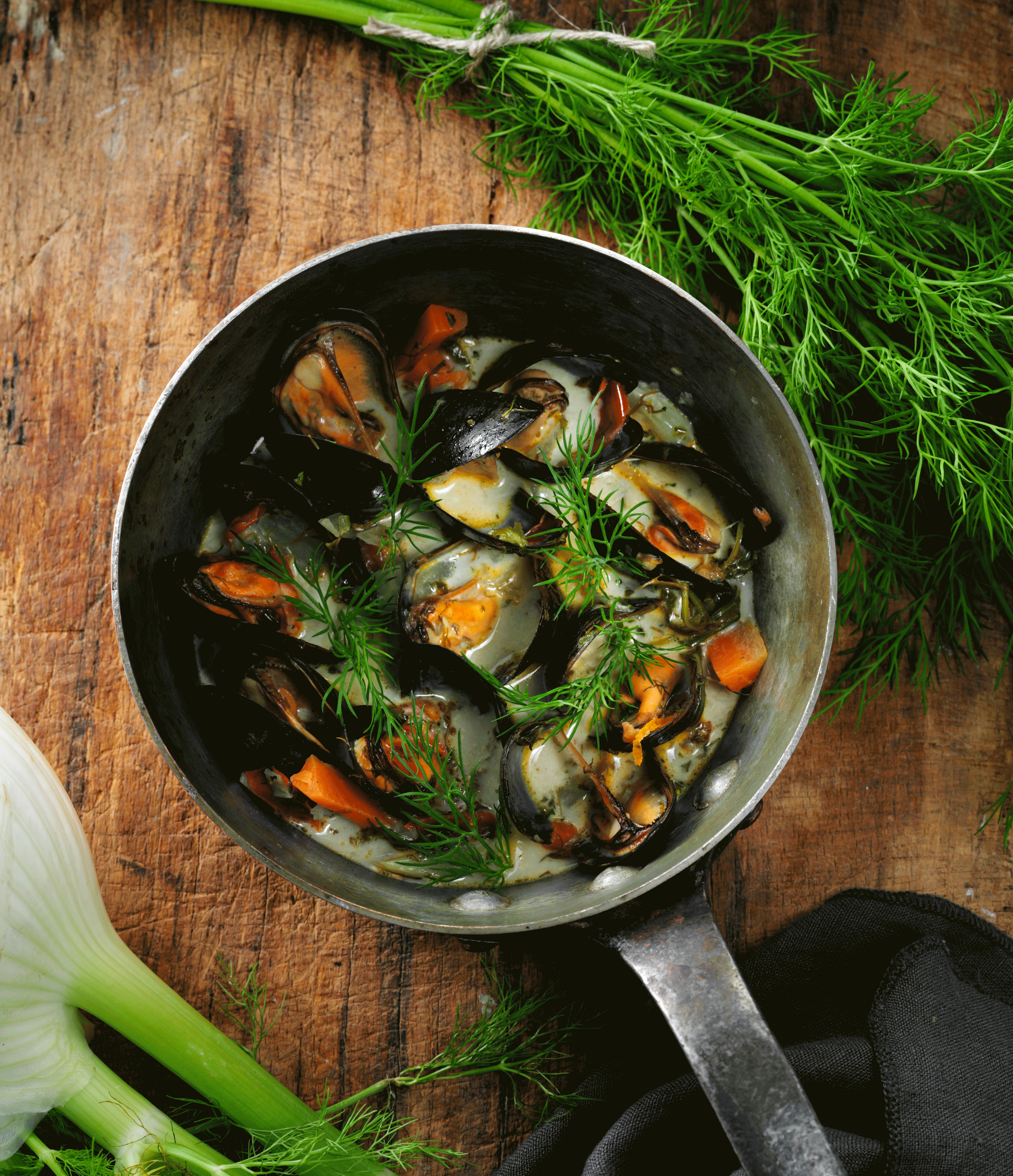 Dampede muslinger med fennikel, frisk dild og øl | ISABELLAS