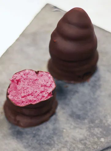 Flødeboller med rødbedeskum | ISABELLAS