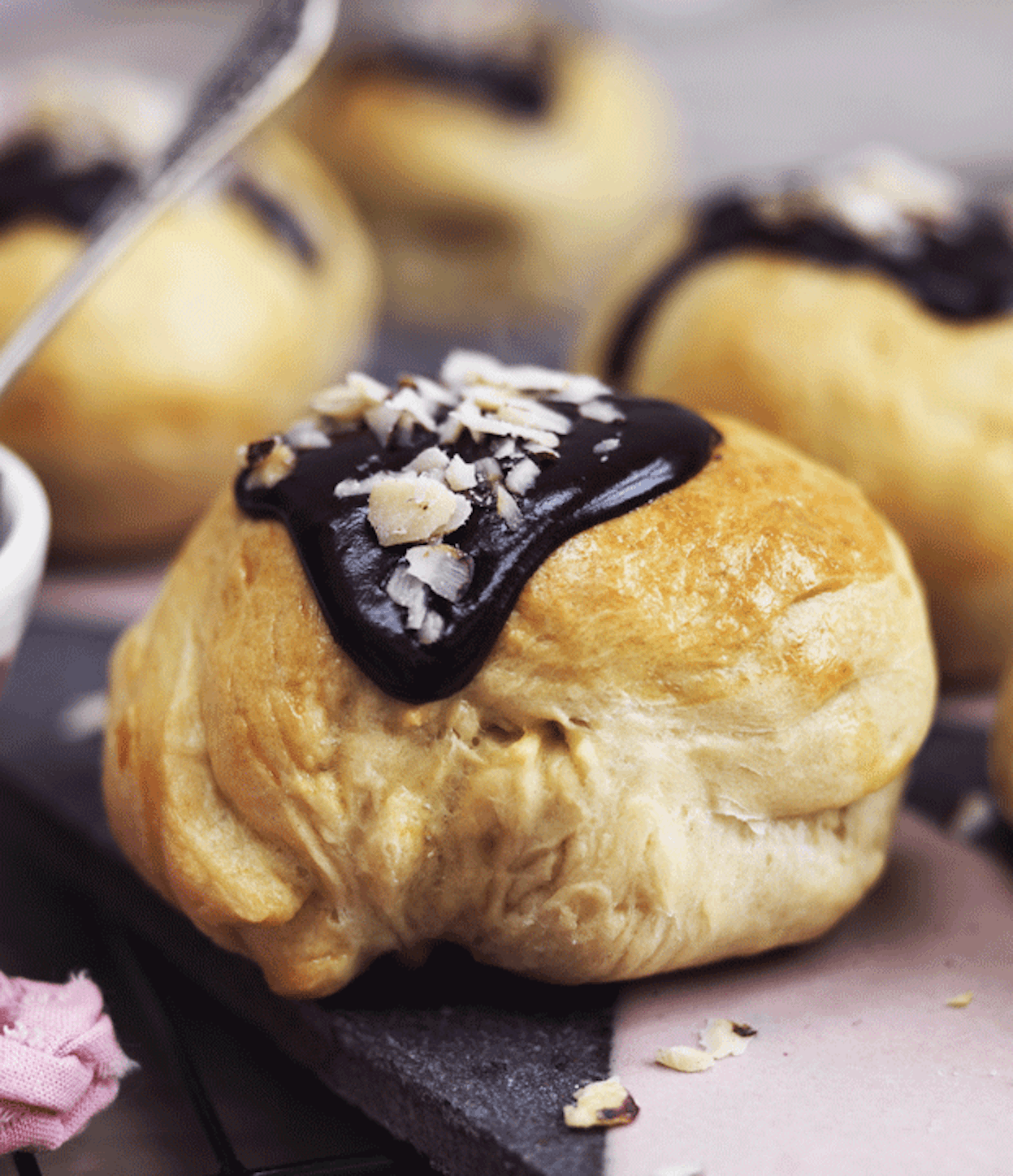 Klassisk opskrift på fastelavnsboller med chokolade | ISABELLAS
